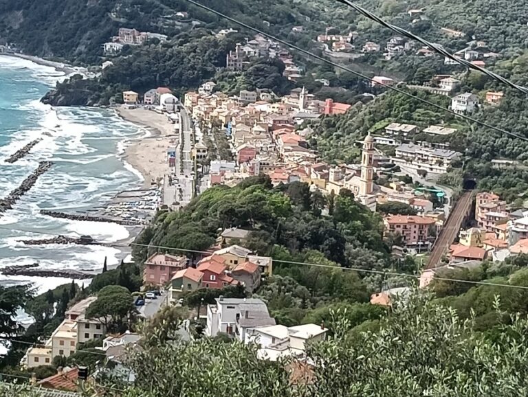 Moneglia, smottamento nella notte lungo la strada del Bracco