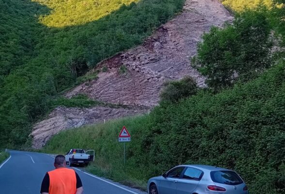 Frana all'altezza delle cave Marchisio, strada provinciale della Val ...